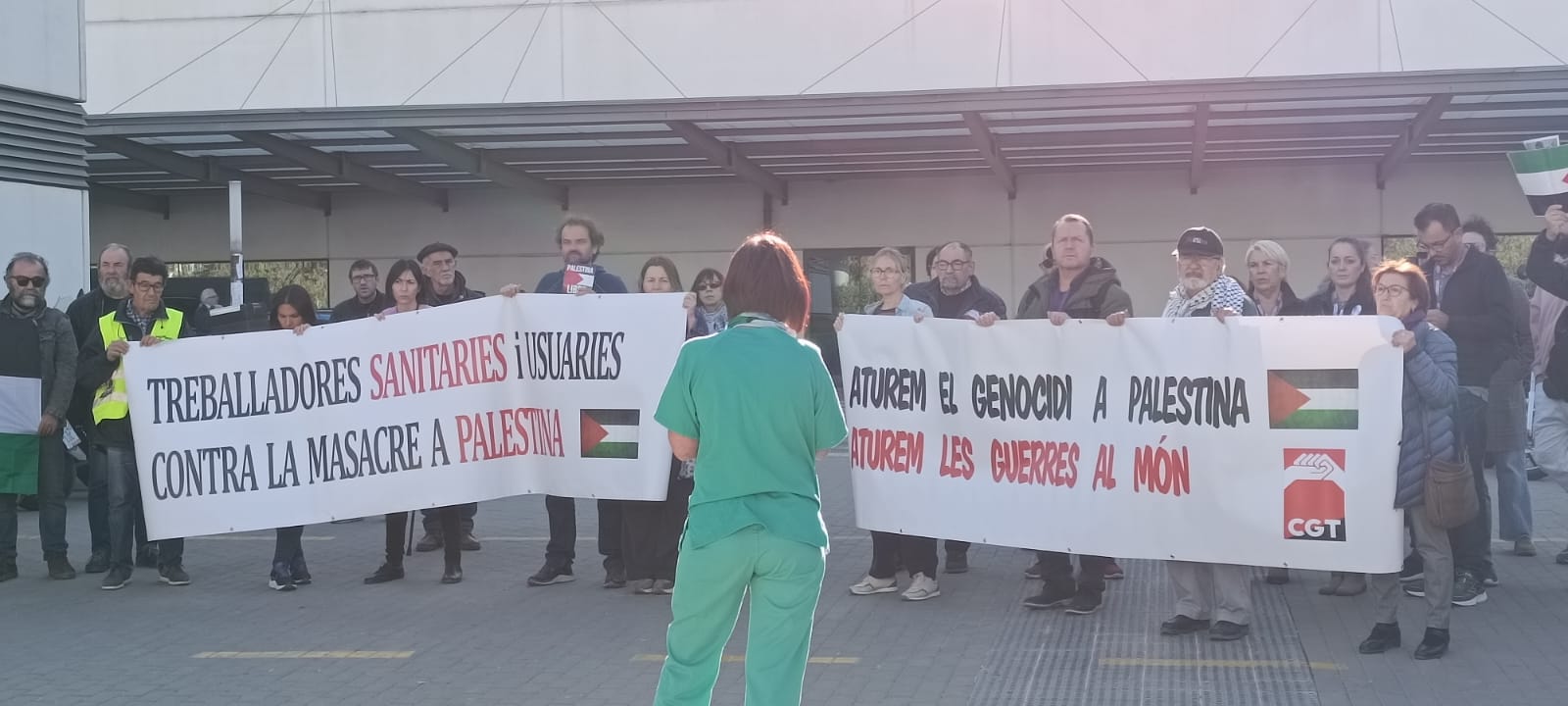 Valéncia: concentració en solidaritat amb el personal sanitari gazatí ... Valéncia: concentració en solidaritat amb el personal sanitari gazatí ...